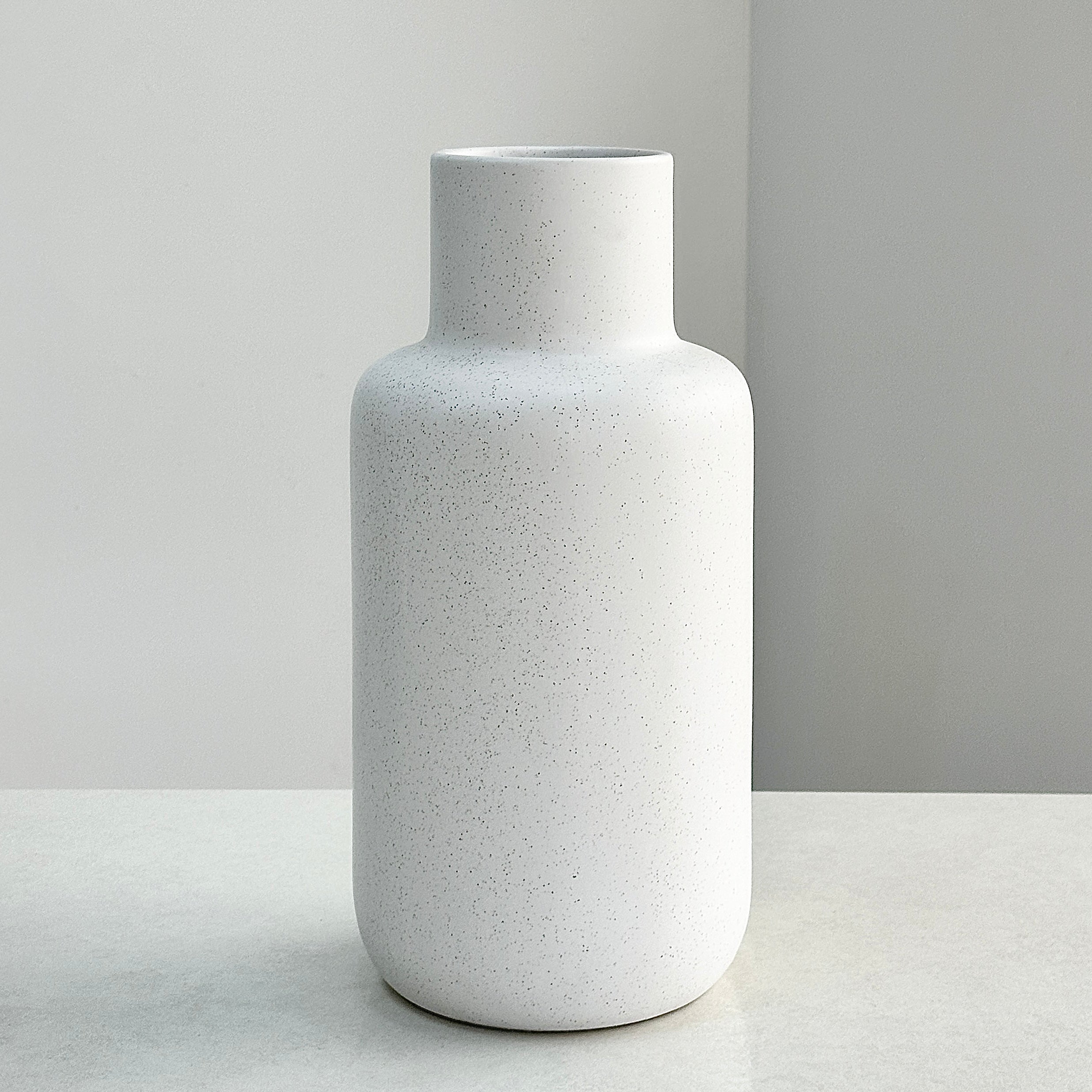 Simple White Vase - Decora Home